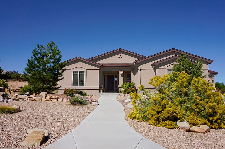 16 Beautiful Xeriscape Landscaping Ideas for Front Yard