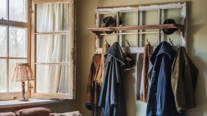 21 Repurposed Old Window Ideas That Are Super Beautiful